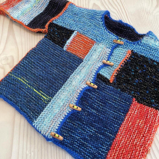 Julie Jakken – Skabagtig